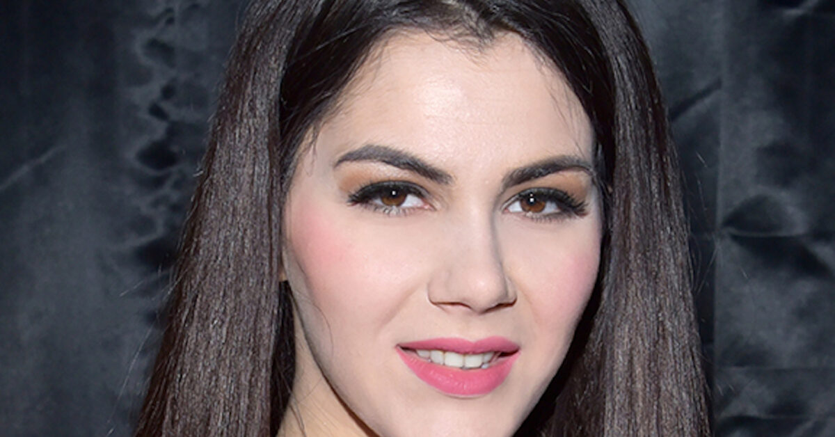 Valentina Nappi E La Performance Hot Al Cam Di Casoria Folla In Coda