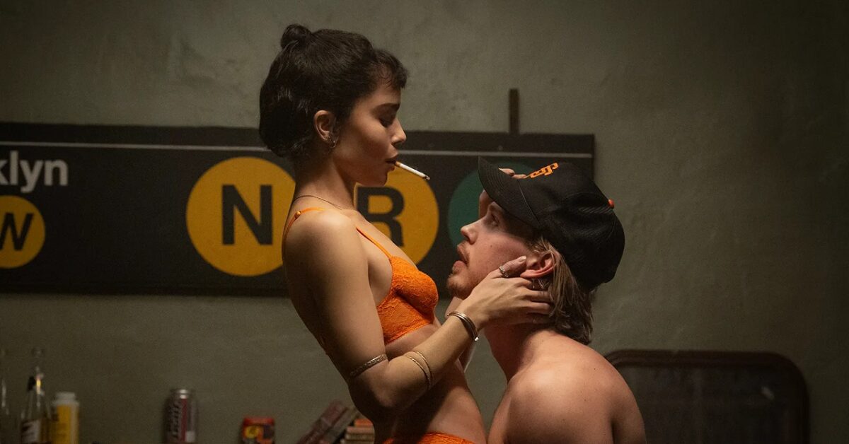 Caught Stealing: le prime immagini del film di Darren Aronofsky con Austin Butler e Zoë Kravitz