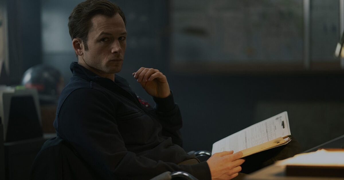 Smoke - Tracce di fumo: la data d'uscita e le prime immagini della serie Apple TV+ con Taron Egerton